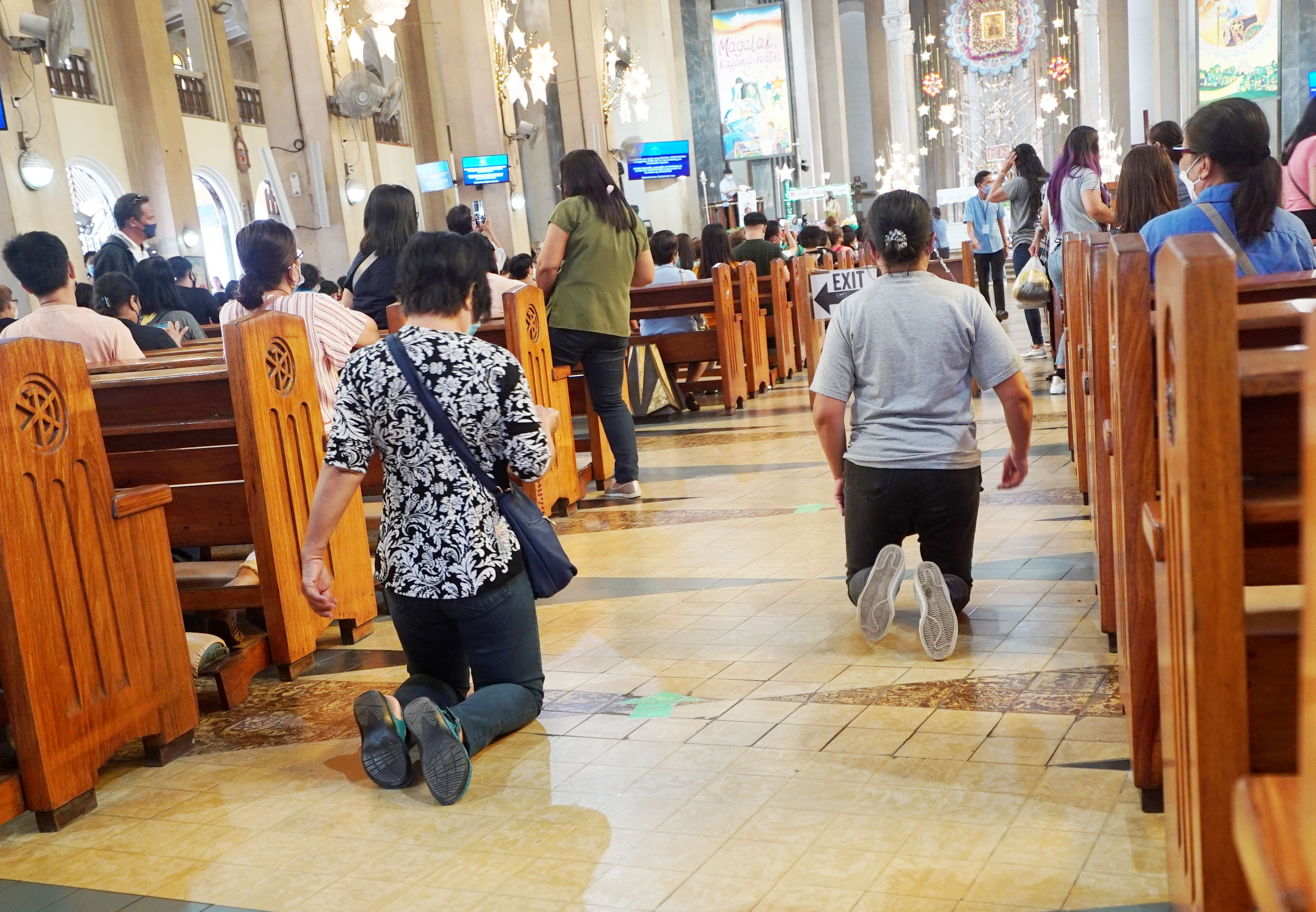 7 in 10 Filipino Catholics pray once a day – SWS - PTV News