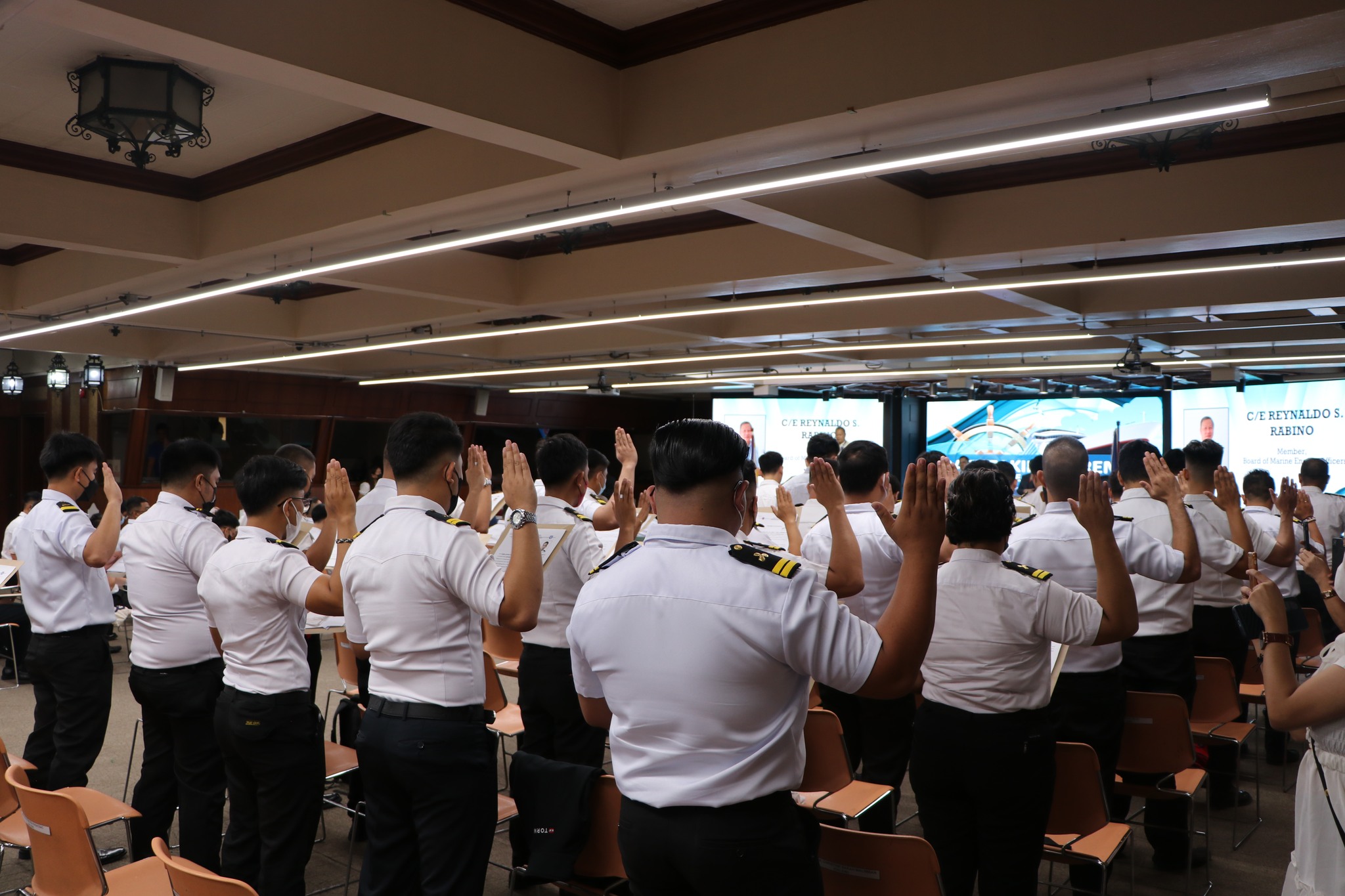 Palace: US firms eyeing to hire 75-K Pinoy seafarers - PTV News