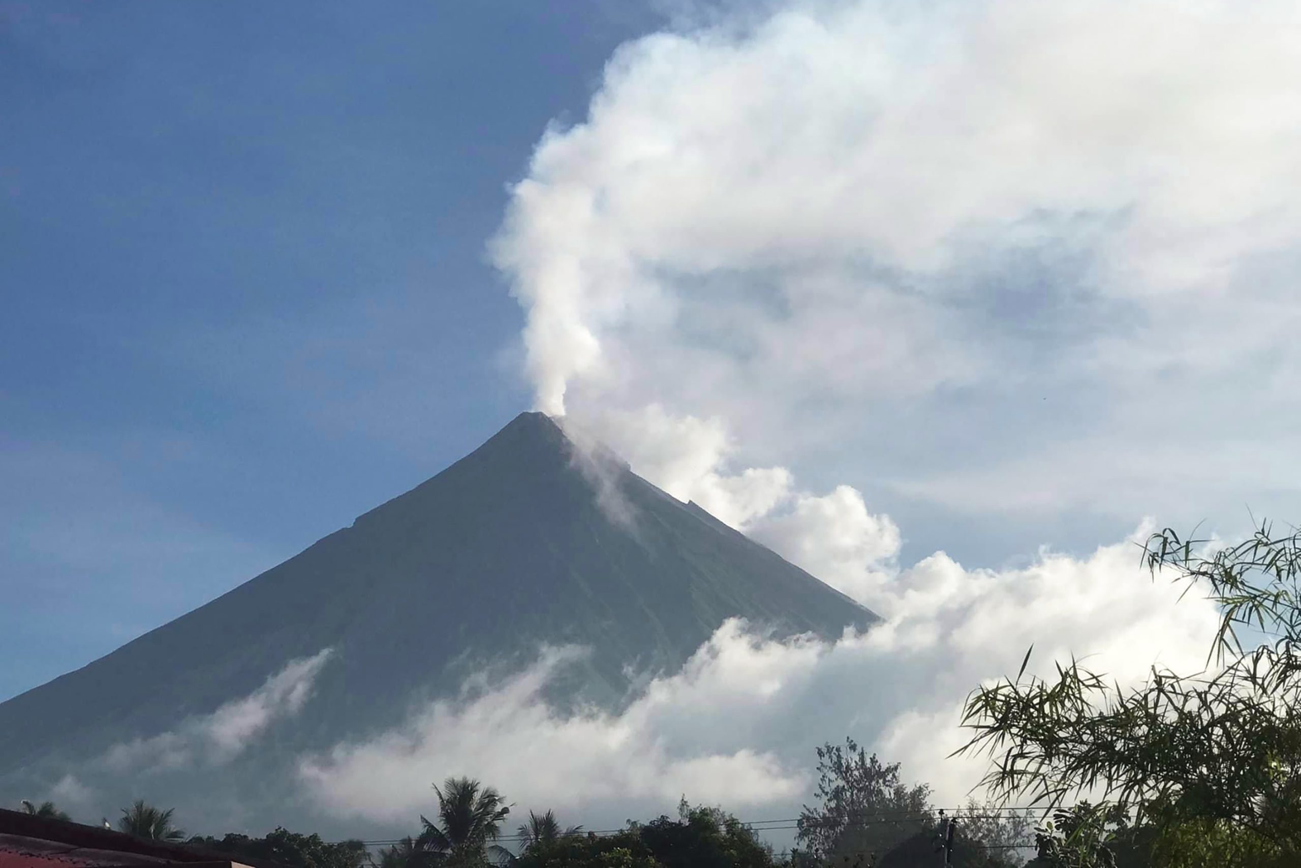 Albay now under state of calamity due to Mayon’s looming eruption - PTV ...