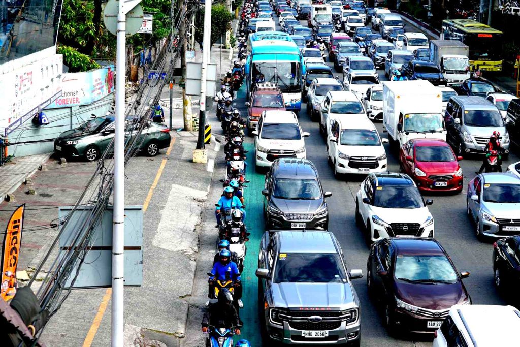 Gov’t to expand EDSA Bus Carousel routes, study adding motorcycle lane ...