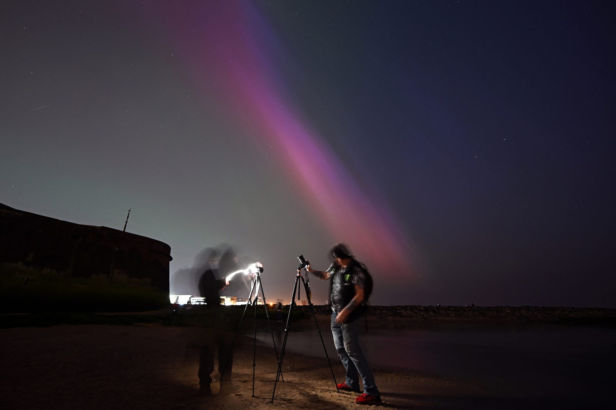 First ‘extreme’ solar storm in 20 years brings spectacular auroras ...