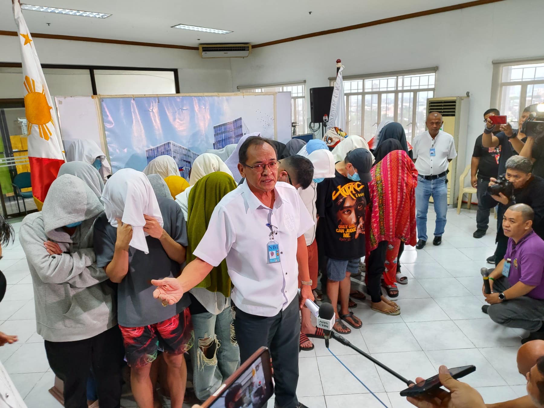 5 foreigners, 24 Filipinos arrested in Cavite scam hub - PTV News